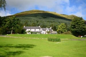 A Chic Bolthole In A Hidden Glen - Curious Egg
